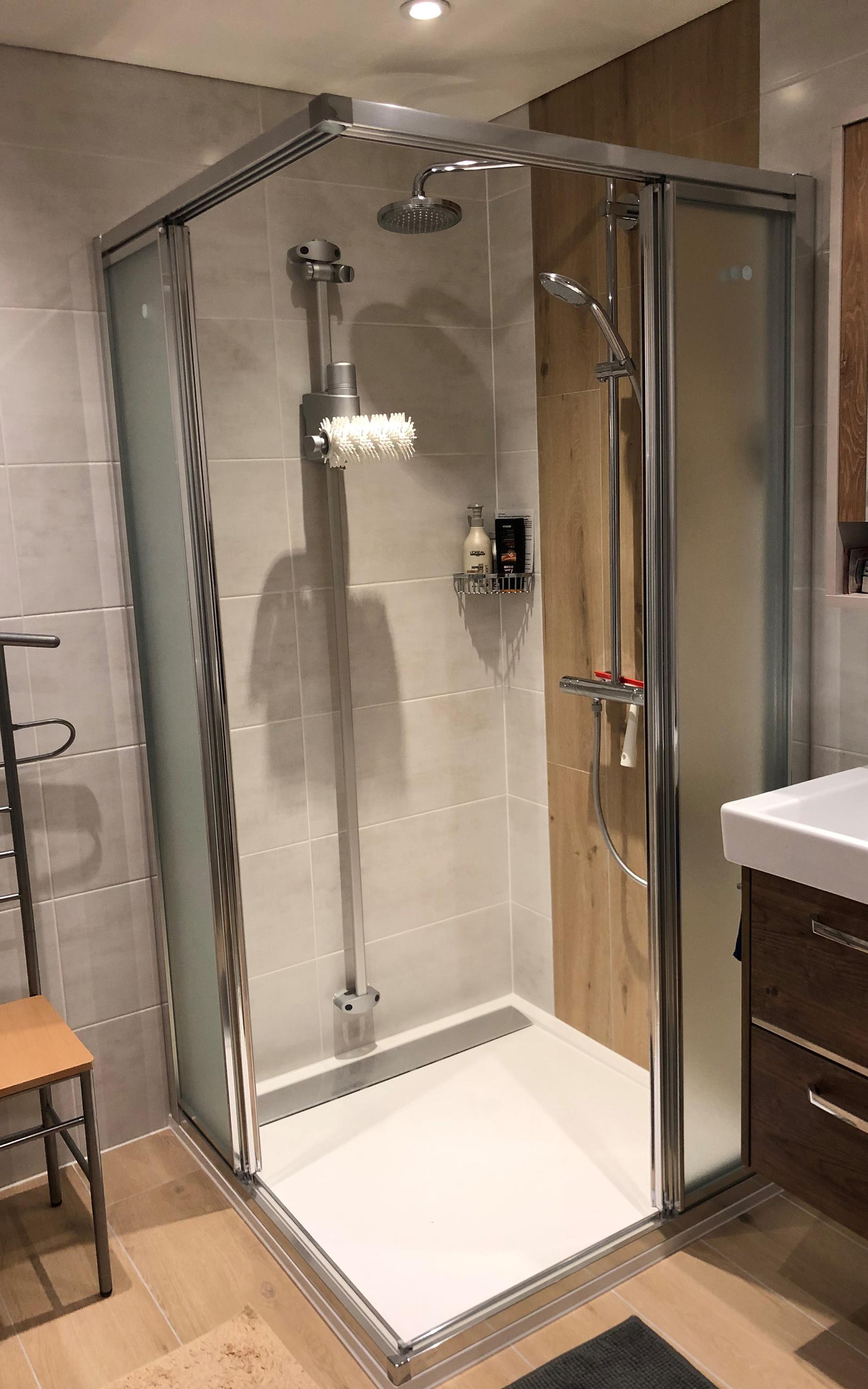 Aglaja - Massagebürste und Wellnessdusche