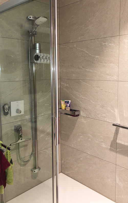 Aglaja - Massagebürste und Wellnessdusche