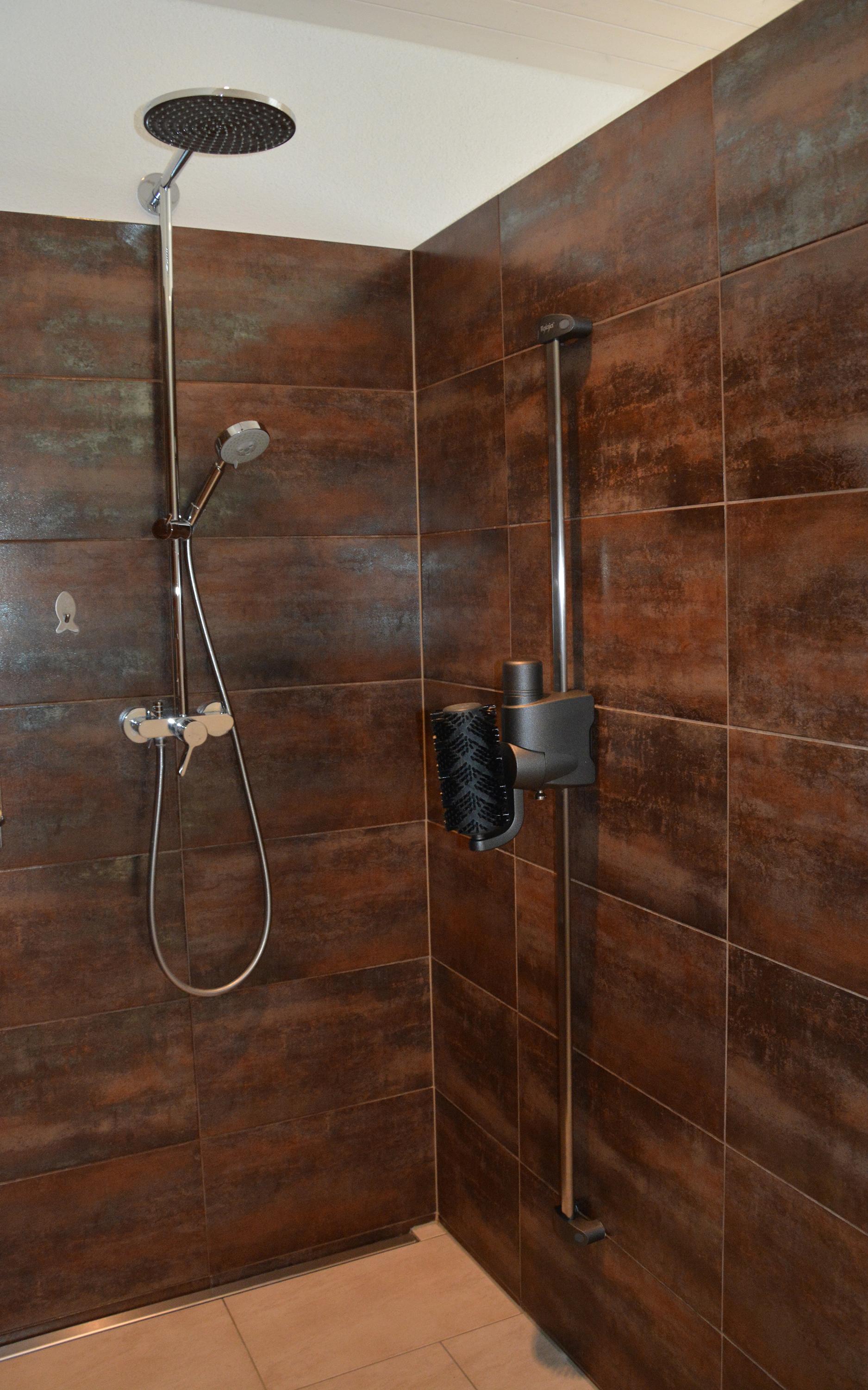 Aglaja - Massagebürste und Wellnessdusche