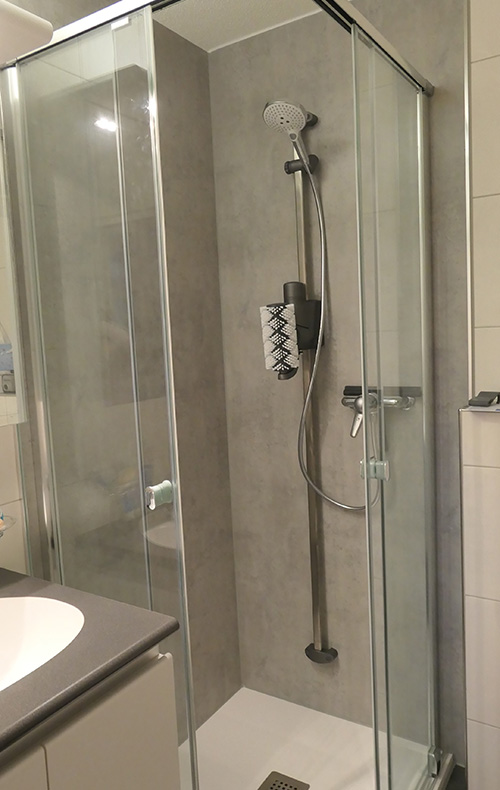 Aglaja - Massagebürste und Wellnessdusche